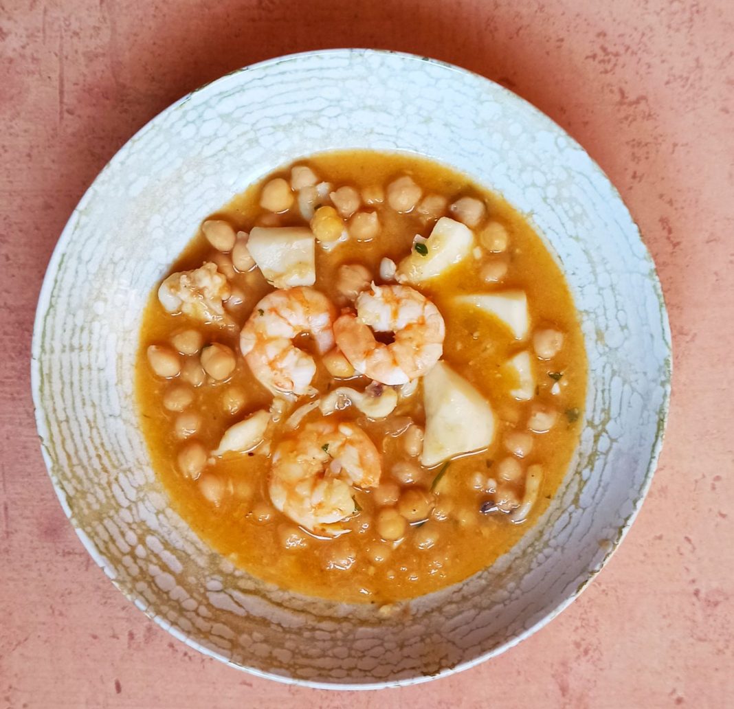 Receta de potaje de garbanzos con sepia y langostinos al ajillo ...