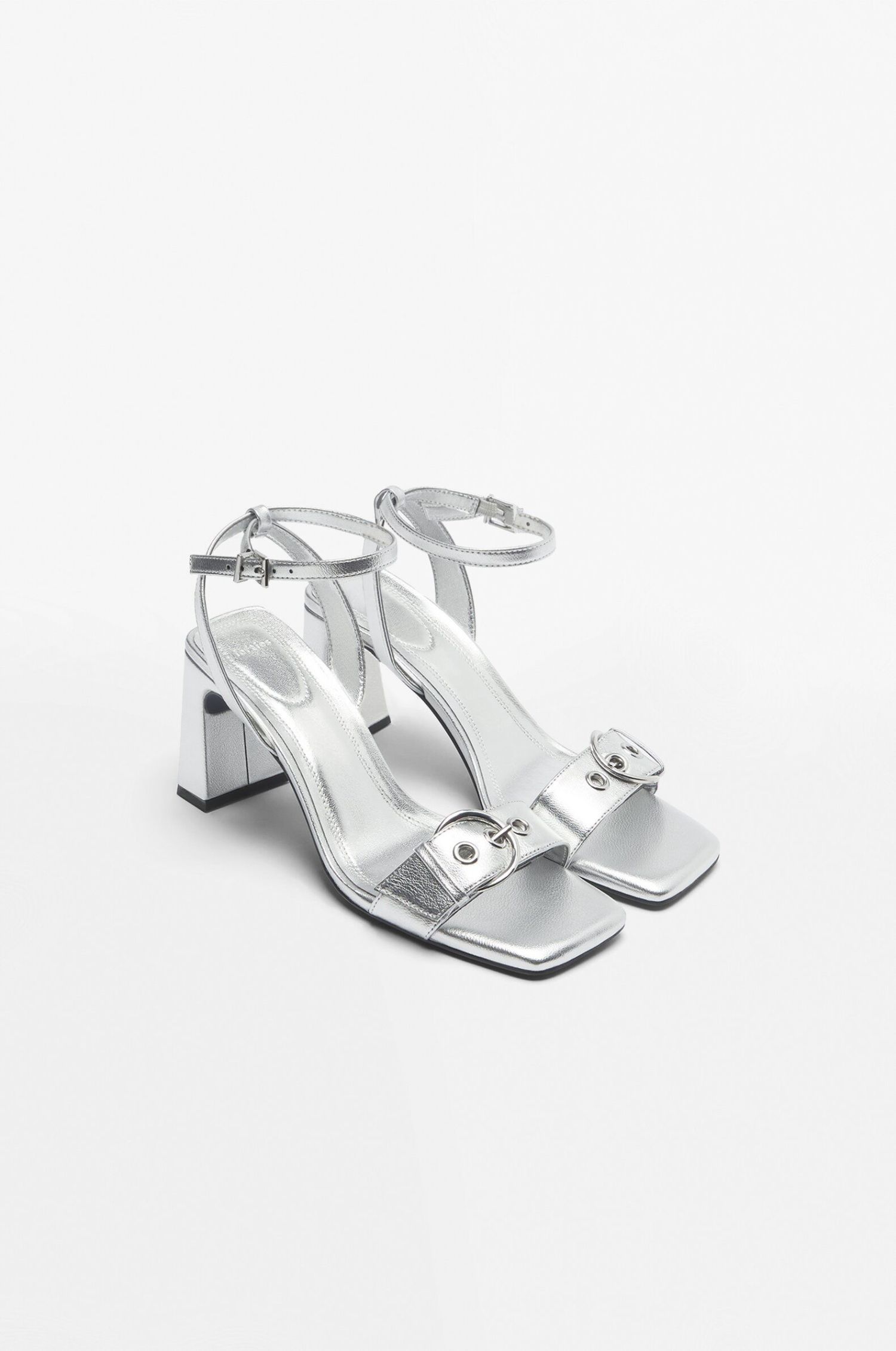 Disfruta de las sandalias con tacón, tendencia de esta primavera, en ...