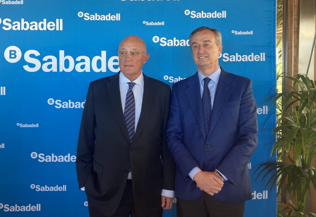 El Gobierno gana influencia para dinamitar la operación BBVA-Banco Sabadell